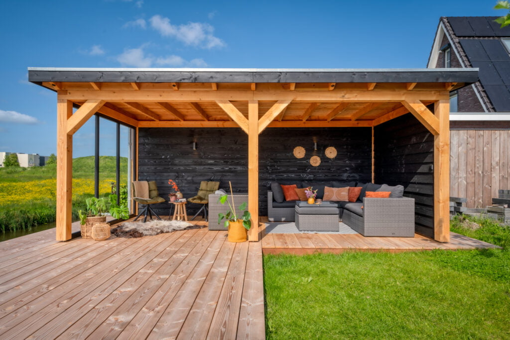 De overkapping met vlonder van Eva en Erwin uit Heerhugowaard - Uw ...